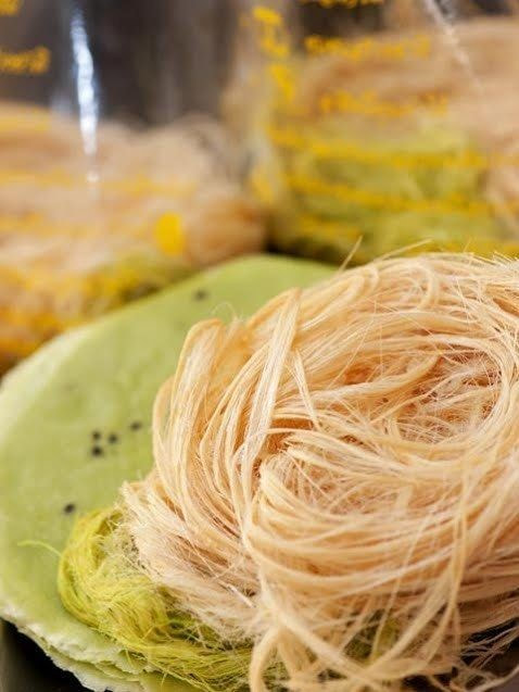 Roti Sai Mai, a dreamy and colourful Thai version of handmade cotton ...
